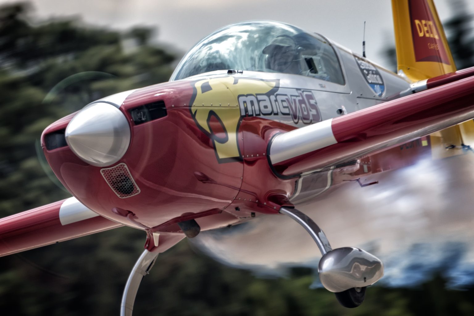 EXTRA 300LP - Unlimited Aerobatics | Castor Fantoba